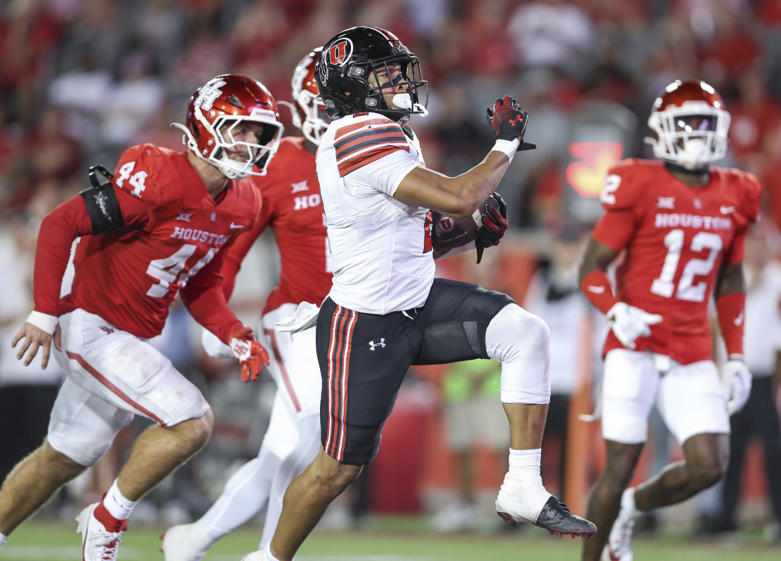 Titans Sign 23-Year-Old 1,000-Yard RB to Contract