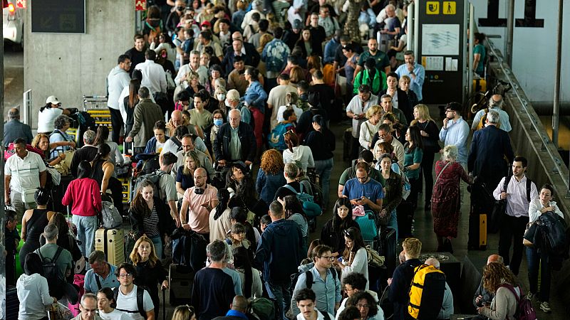 Spain and Portugal travel warning: Flight delays and crowded train ...