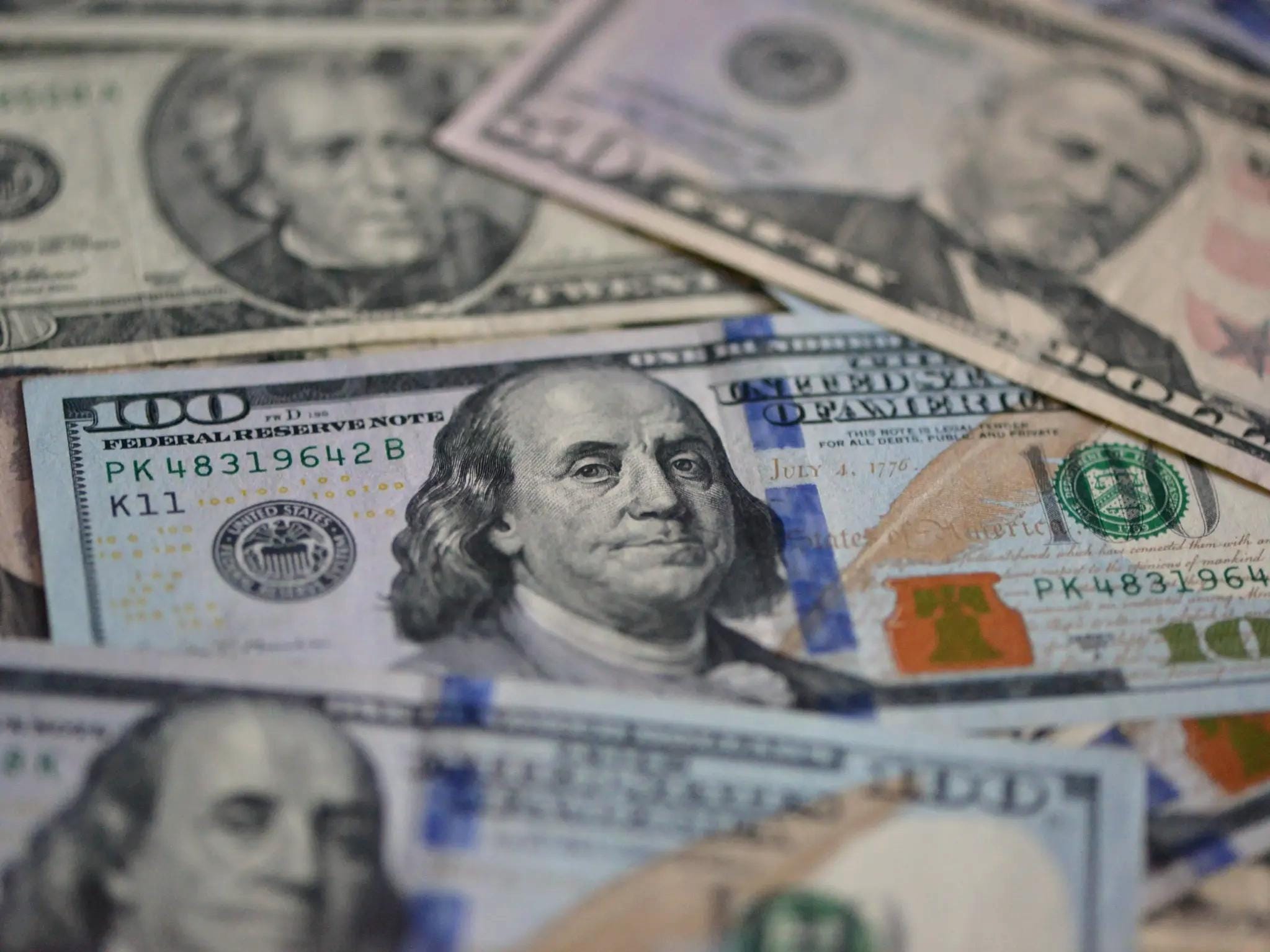 A steep plunge in the dollar is a reason to stay bullish on stocks ...