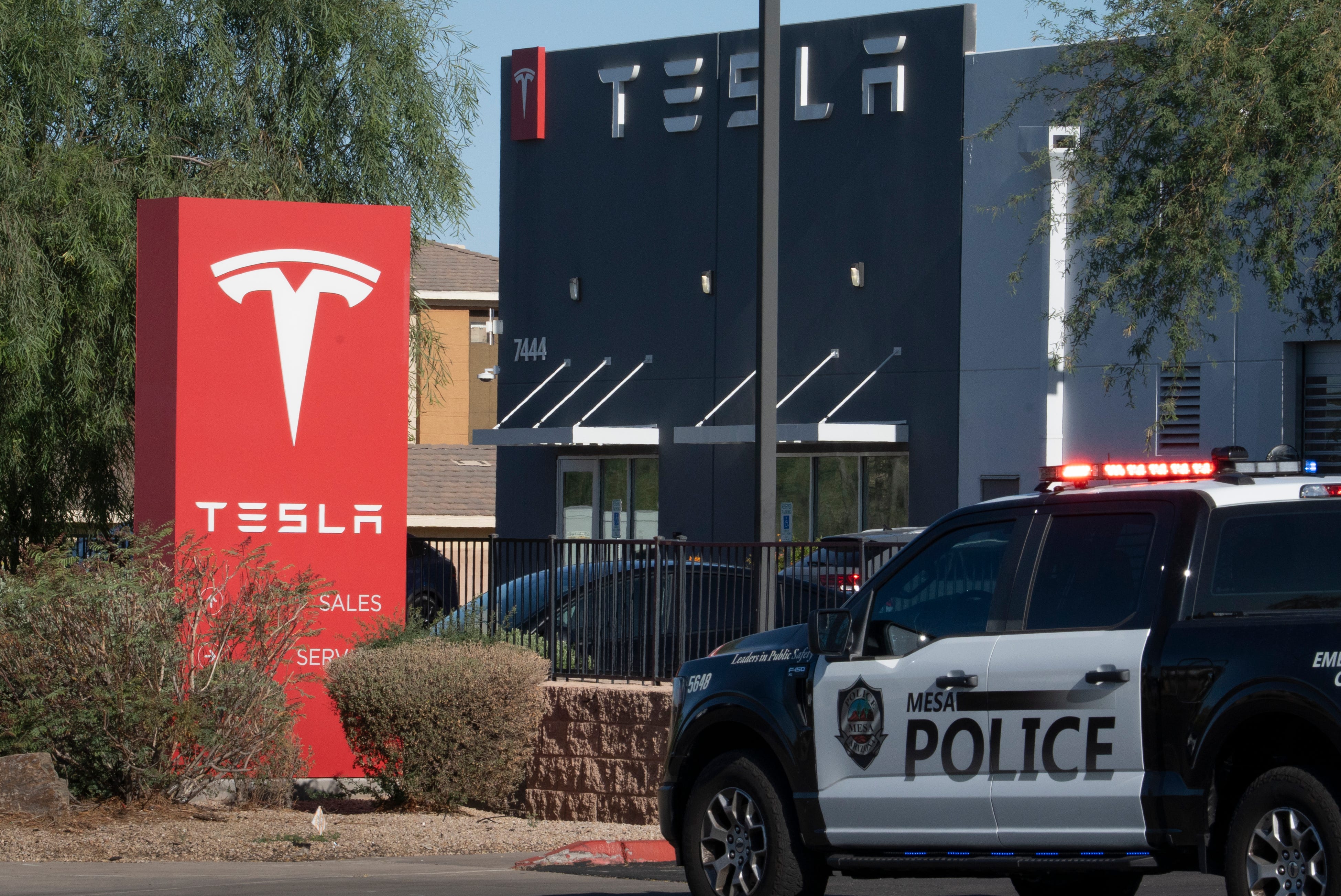 Arrest made in Cybertruck fire at metro Phoenix Tesla dealership. What ...