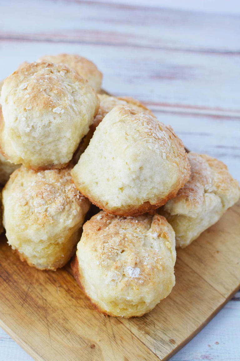 Make these Dutch Oven Biscuits for an Easy Side Dish