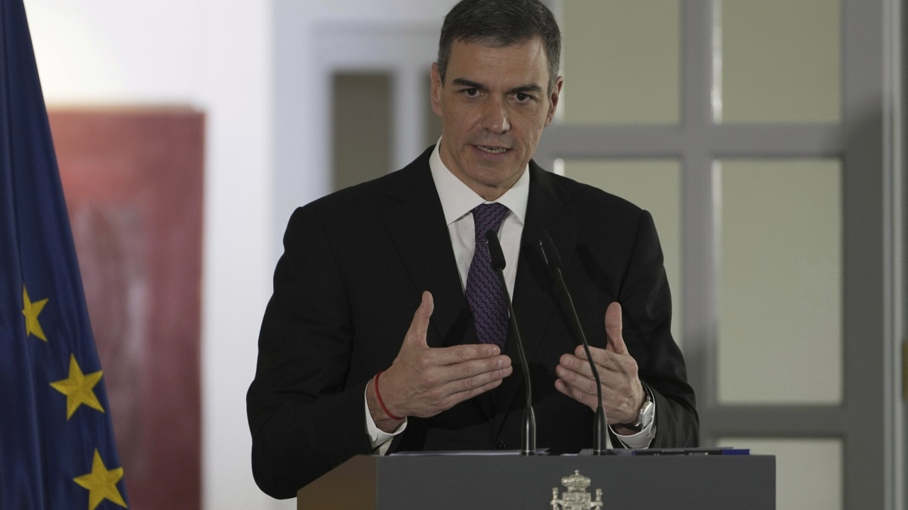 Πέδρο Σάντσεθ: Η Ισπανία δεν αναγνωρίζει την επέμβαση των ΗΠΑ στη ...