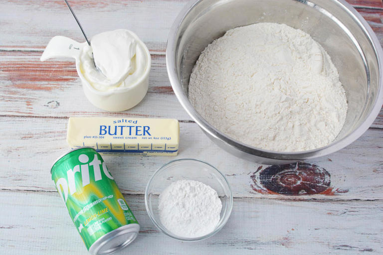 Make these Dutch Oven Biscuits for an Easy Side Dish