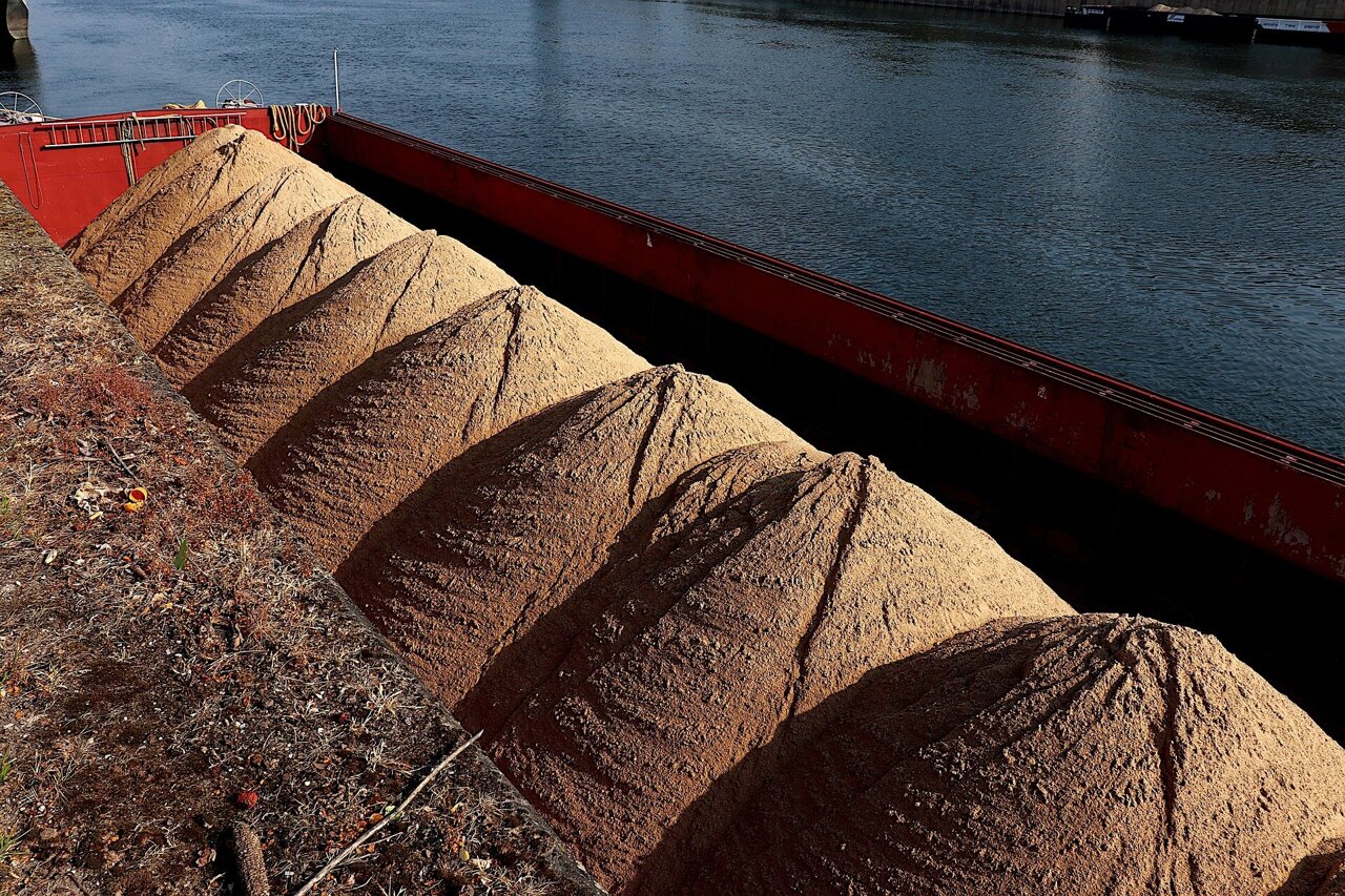 Granular systems, such as sandpiles or rockslides: New research will ...