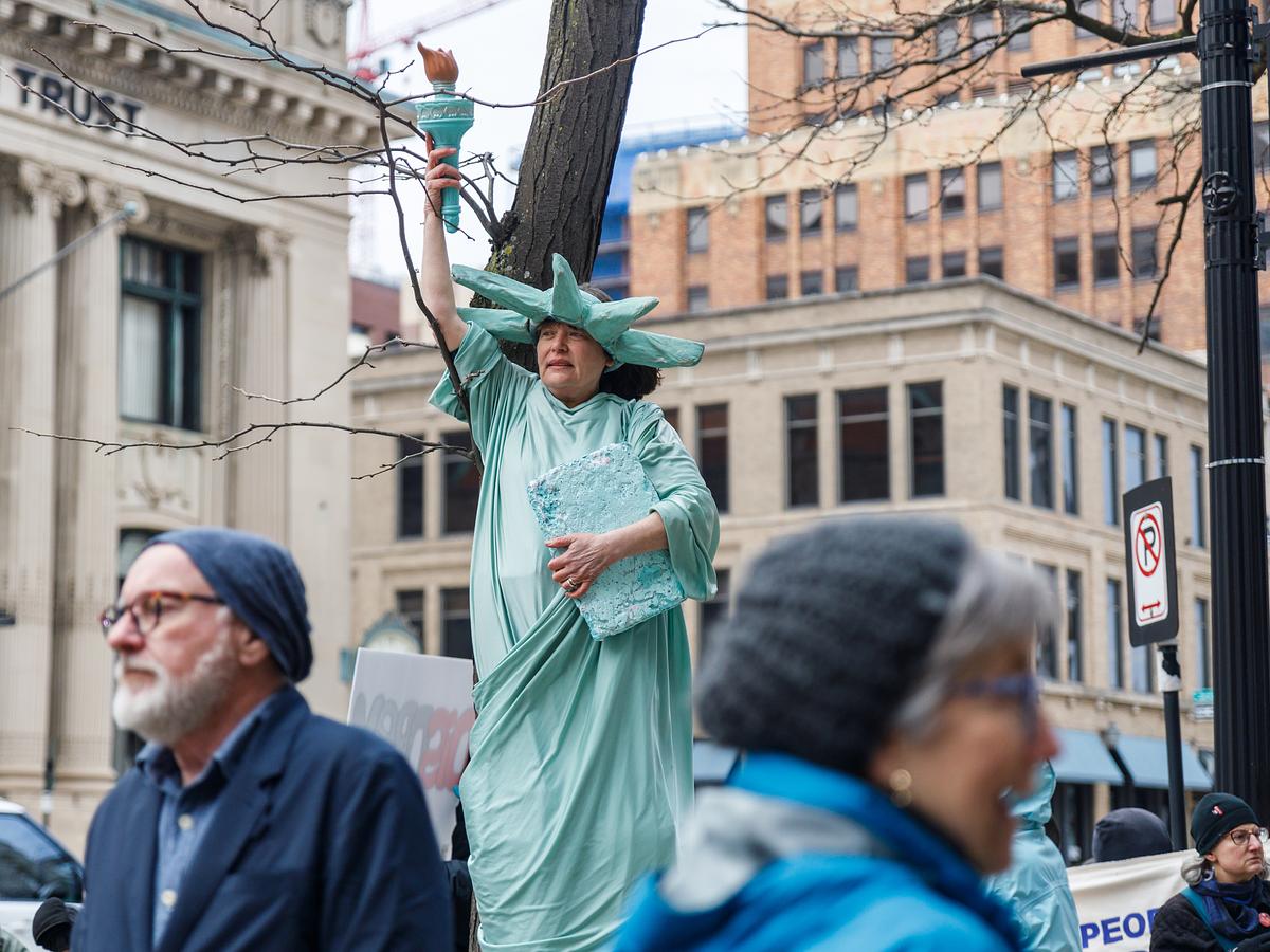 Arrest of Milwaukee judge echoes Massachusetts case — with one key ...