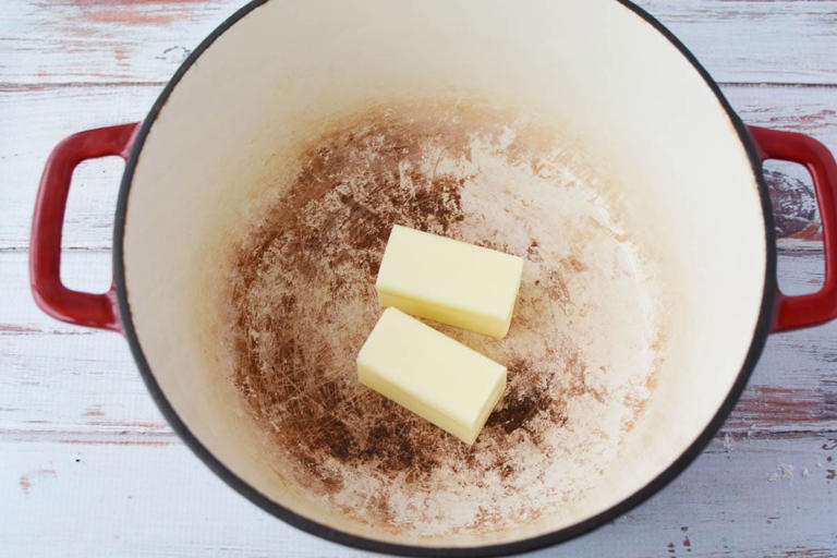 Make these Dutch Oven Biscuits for an Easy Side Dish