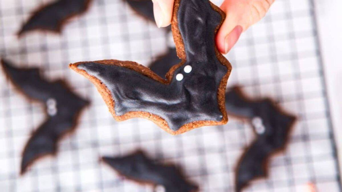 22 Spooky Halloween Cookie Recipes Perfect For Trick Or Treat Tables