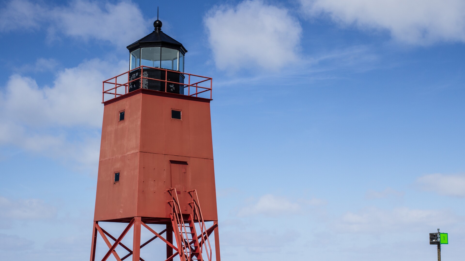 Michigan high school golfers, coach hospitalized after van crash