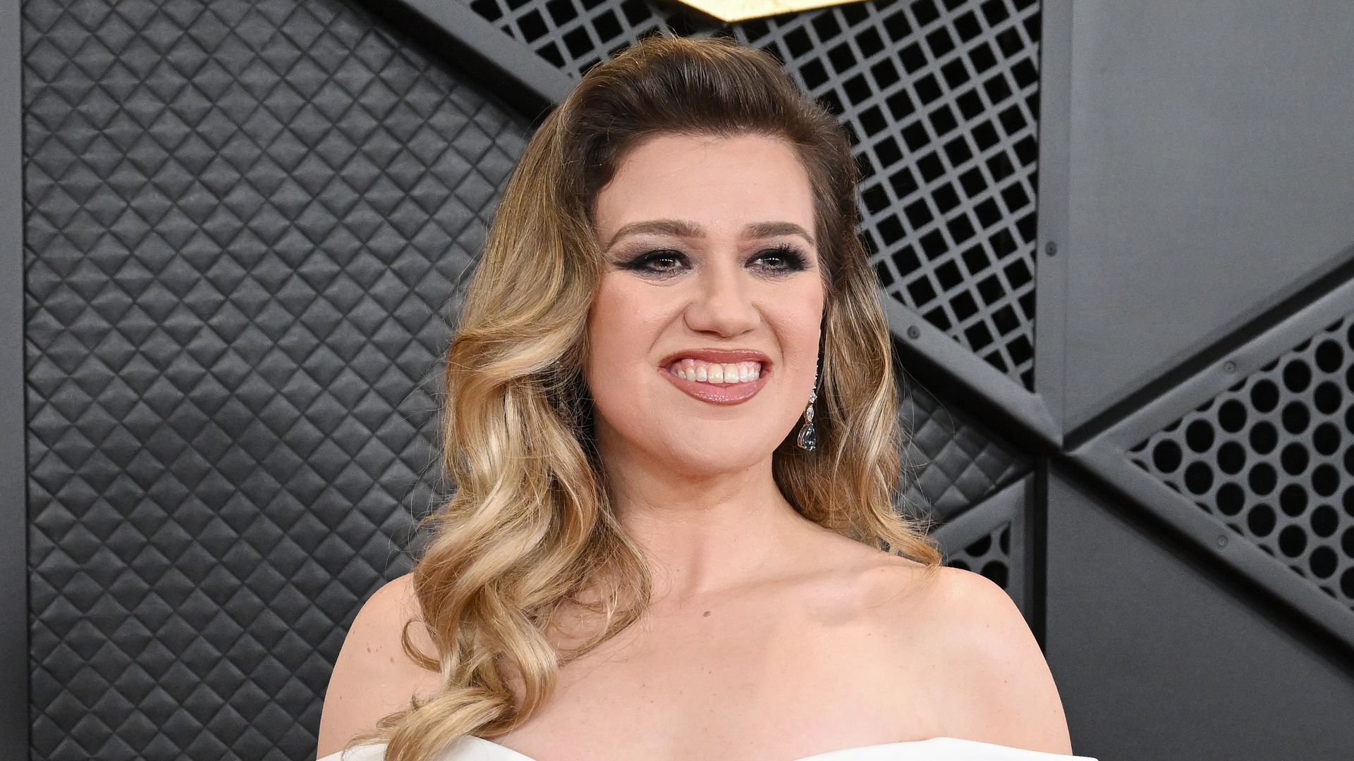 The huge wardrobe change Kelly Clarkson has made following unexplained ...
