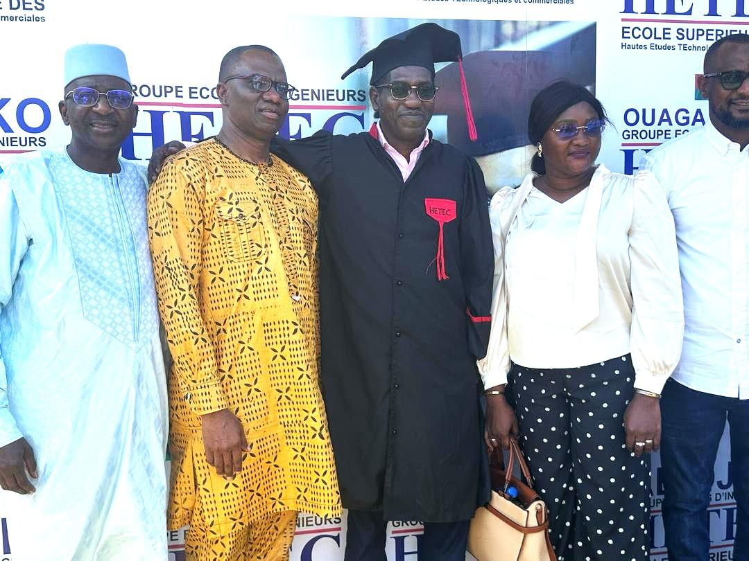 Le cofondateur de guineetime.info, Ismaël Kabiné CAMARA, décroche brillamment son Master en ...