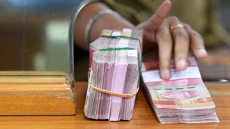 Daftar 10 UMR Kota Kabupaten Tertinggi di 2025: Ada Batam hingga Mimika ...