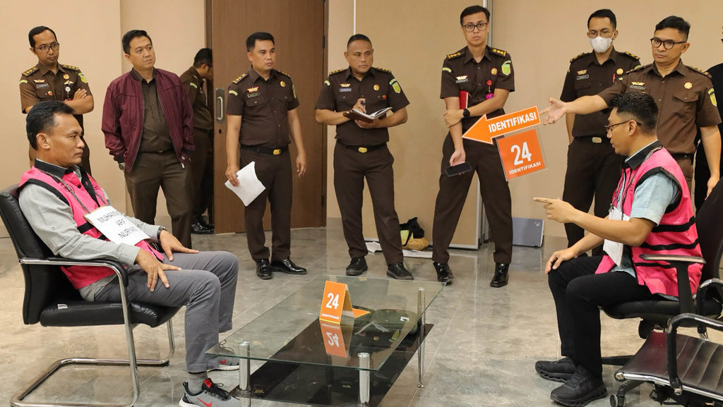 Penyidik Kejagung Rekonstruksi Kasus Suap Hakim PN Jakpus