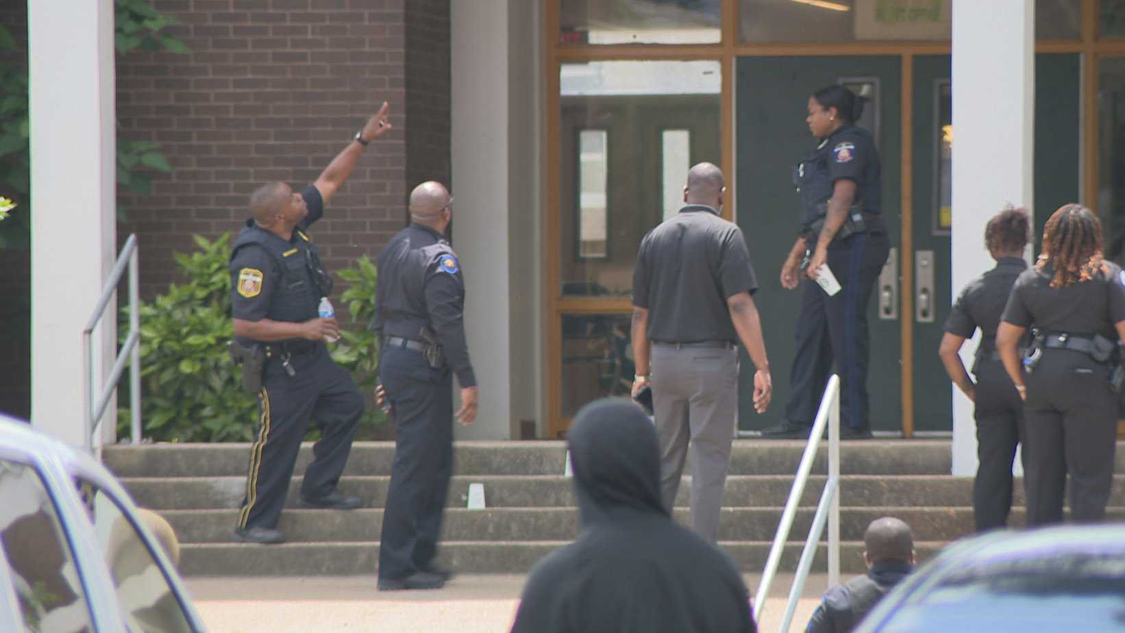 Parents respond after gunshots lead to Jim Hill lockdown