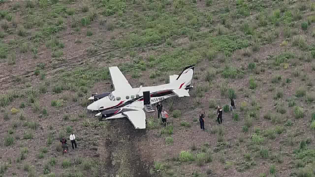 Plane makes emergency landing in Lancaster field
