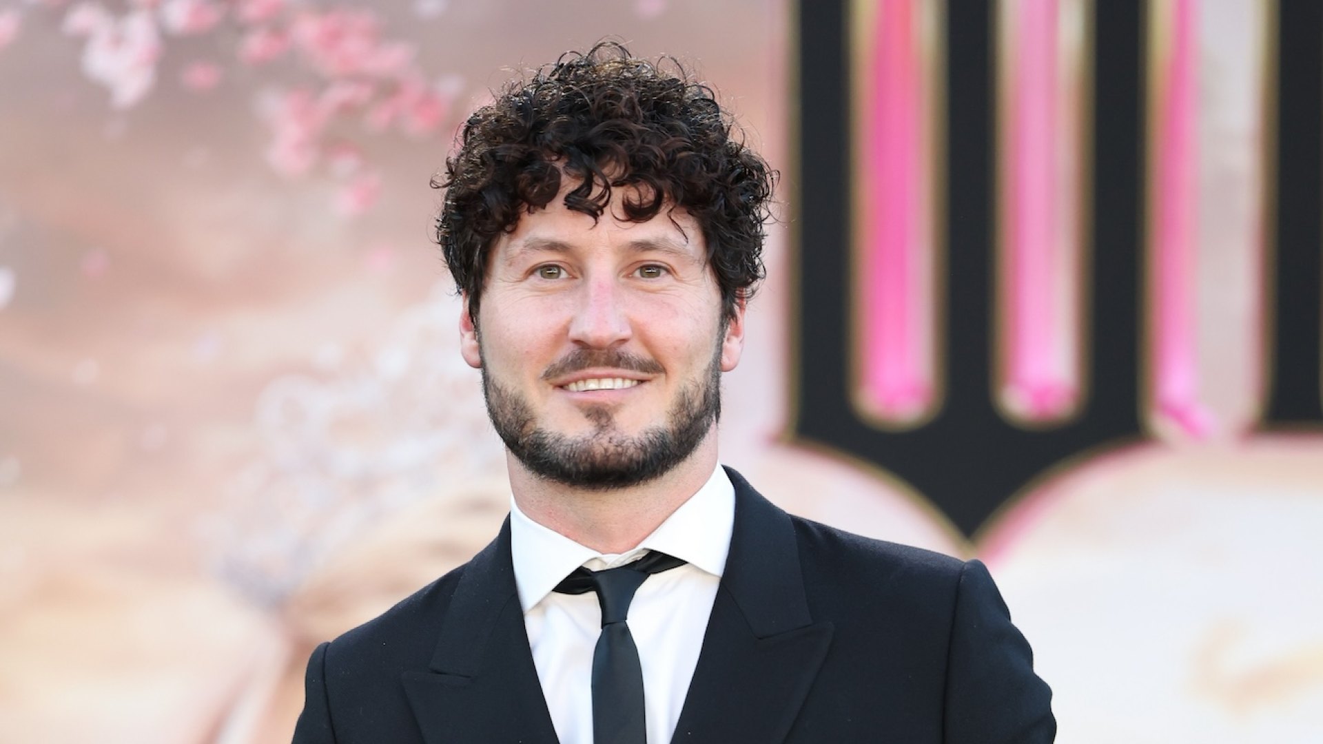 DWTS' Val Chmerkovskiy Reveals He Passed a Kidney Stone While on a Plane
