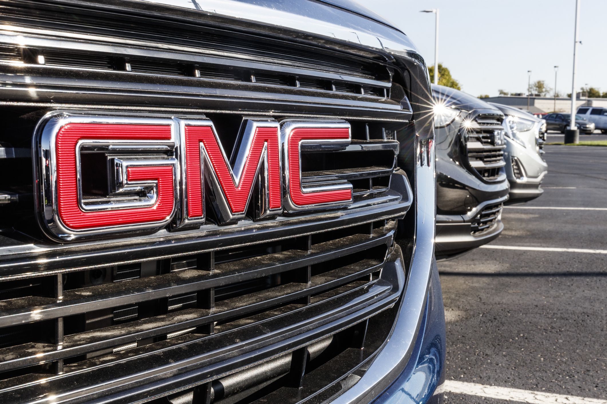 GM Recalls 877,000 Trucks and SUVs Over Engine Failure