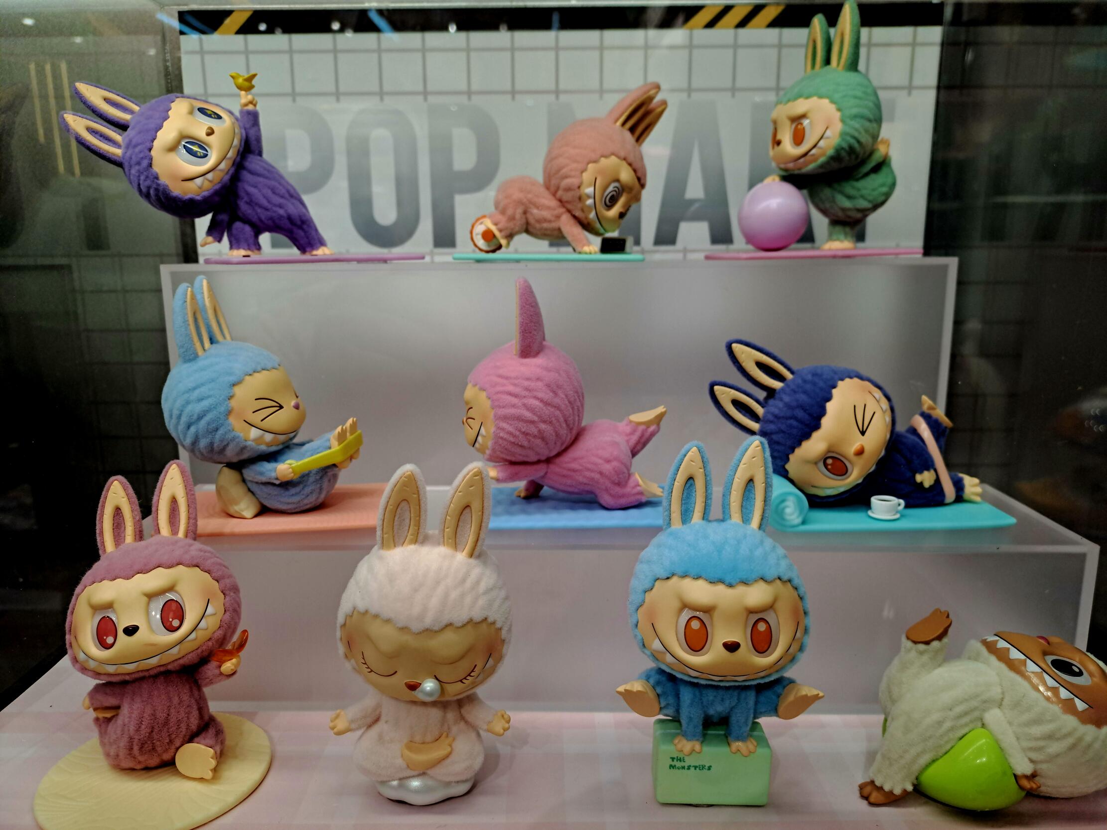 A Milano code infinite per un Labubu: la nuova ossessione collettiva ...