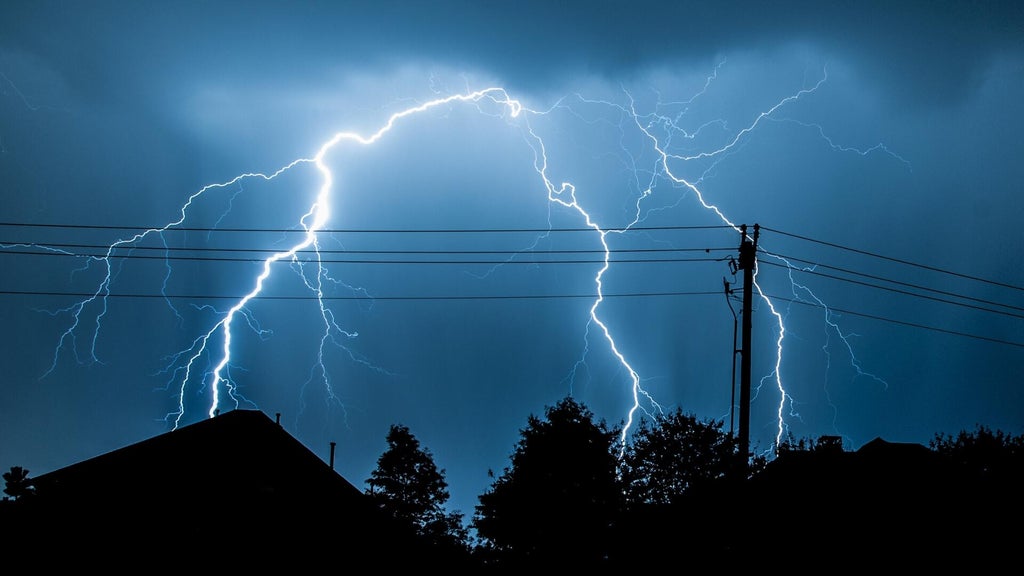 Power outages impact thousands of Minnesotans during Monday storms