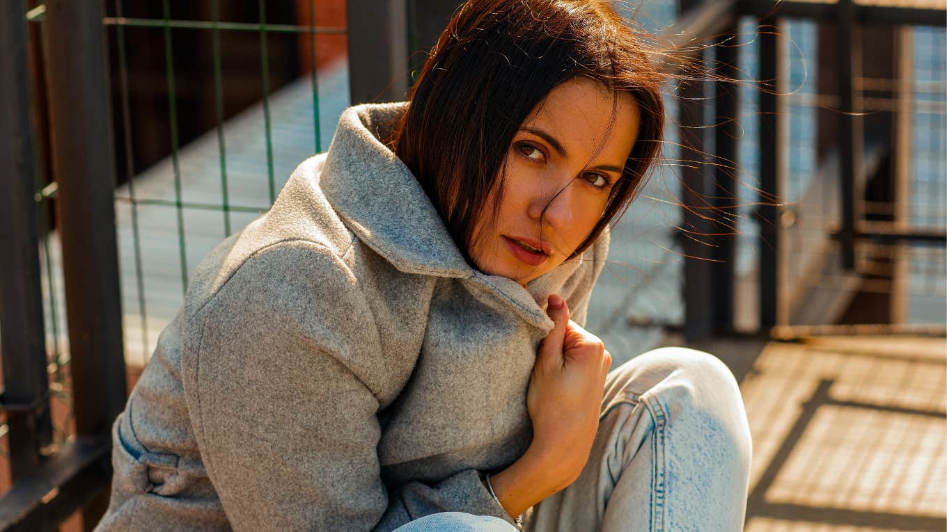 11 Subtle Habits Of A Woman Who's Never Been Able To Depend On Anyone