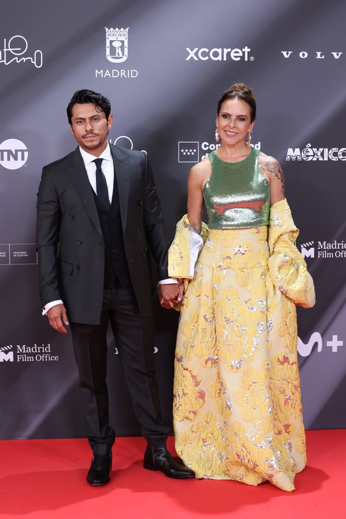 Kate del Castillo reaparece sonriente junto a su novio, Edgar Bahena, y ...