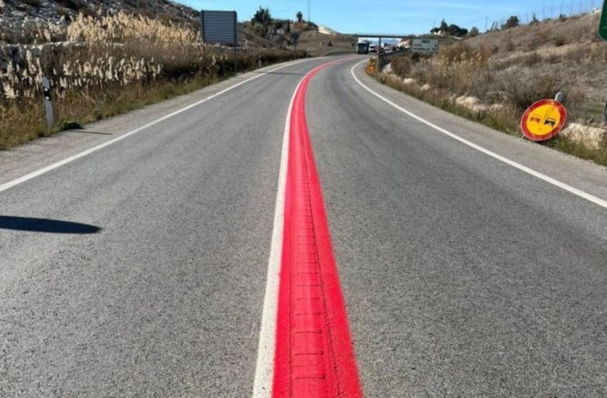 Attention conducteurs : voici ce que cache cette nouvelle ligne rouge ...