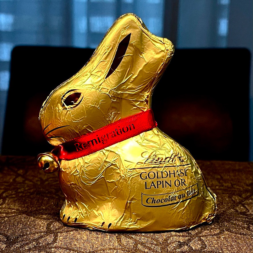 Remigration-Goldhasen und AfD-Sneaker: Wie politische Bewegungen ...