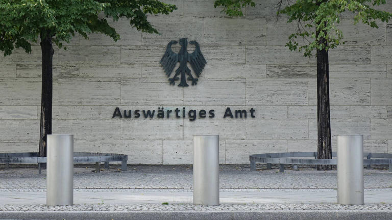Reisewarnungen aktuell: Für diese Länder gibt es Hinweise vom ...