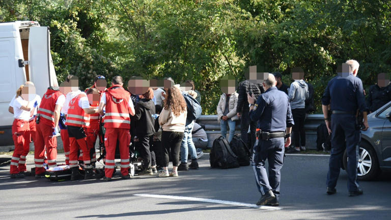Schlepper donnert bei Grenzübergang an Polizei vorbei