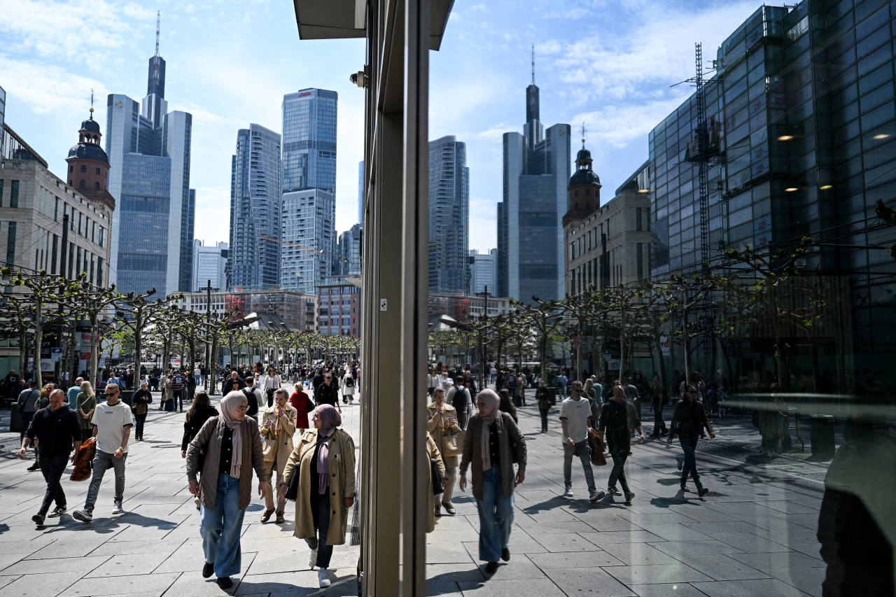 Declining Inflation in Eurozone Nations Readies ECB for Rate Cut