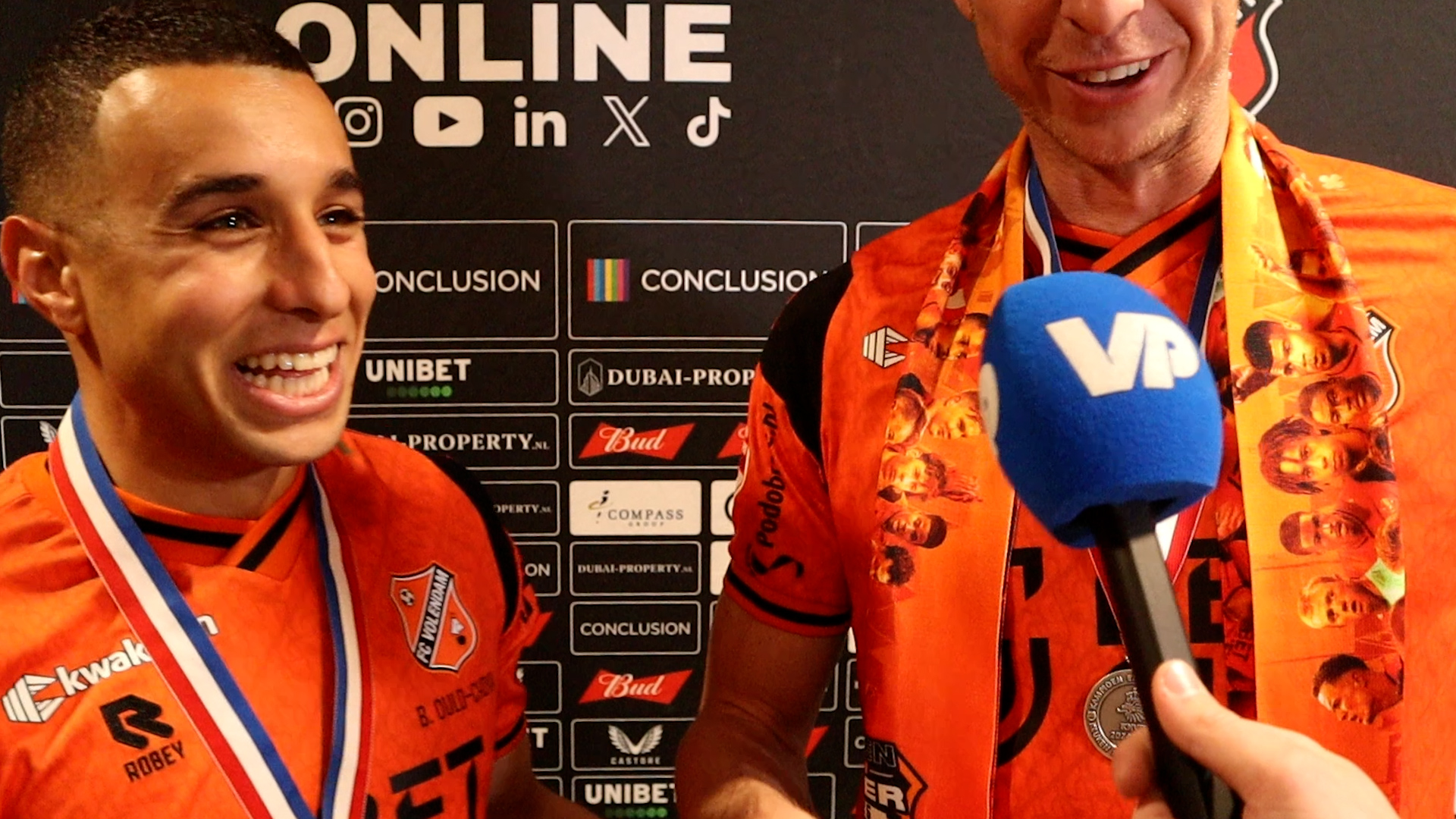 Ould-Chikh onderbroken tijdens lofzang: 'Hee, ben je er weer?'