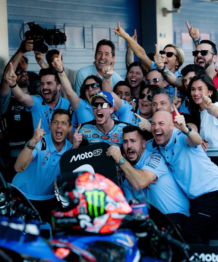 Álex, el hermano del piloto Marc Márquez, triunfa en Jerez y lo celebra ...