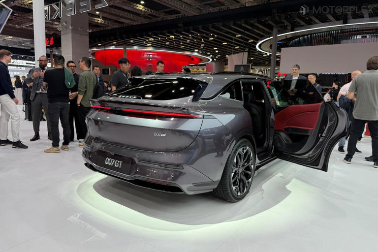 With 637 HP and Style to Match, Zeekr’s 007 GT Eyes the Global EV Crown