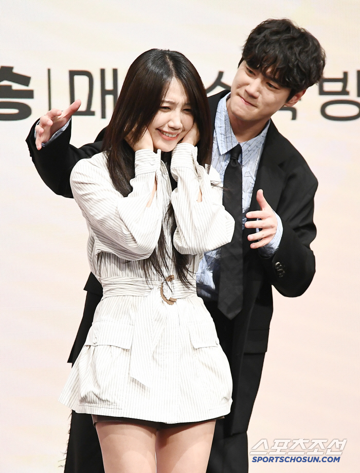 I'll protect Jung Eun Ji Shoulder gangster Lee Junyoung's sweet manners