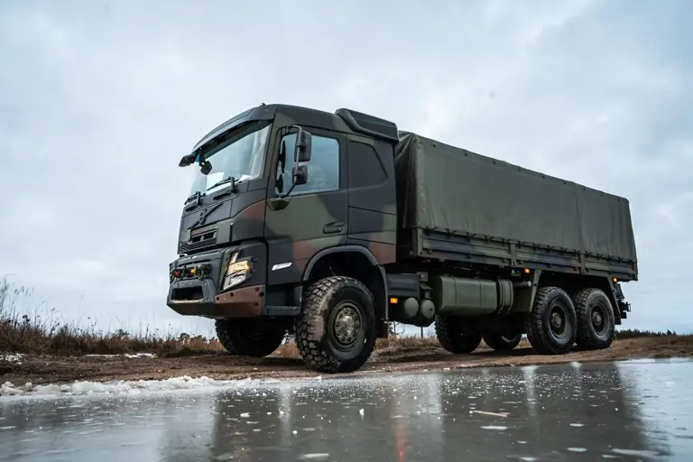 Η... στρατιωτική διάθεση της Volvo στη DEFEA 2025