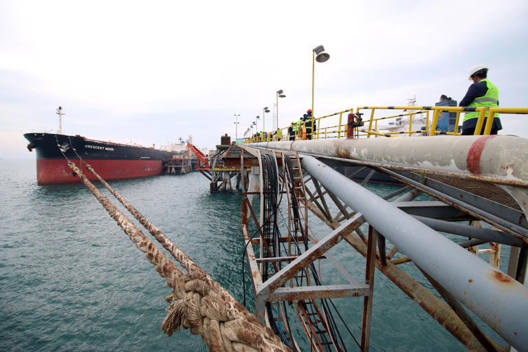 Controversy in Iraq as it moves to reinstate maritime deal with Kuwait