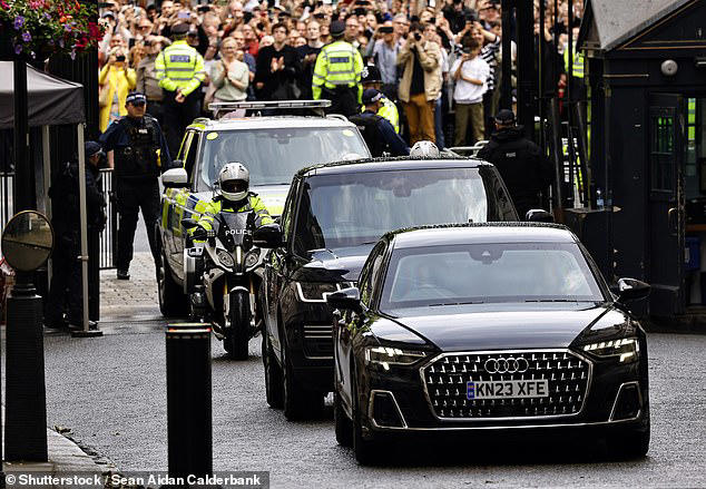 All UK government vehicles must be EVs by 2027 - but NOT Keir Starmer's ...