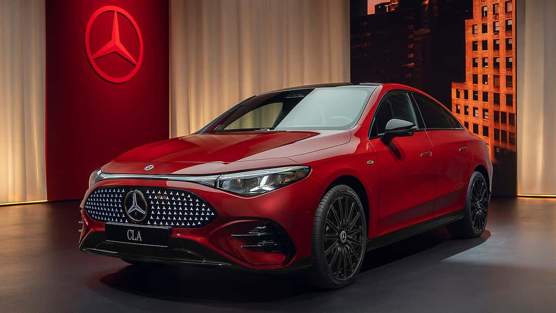 Mercedes CLA C174 als Elektroauto und Verbrenner: Mega-Reichweite ...