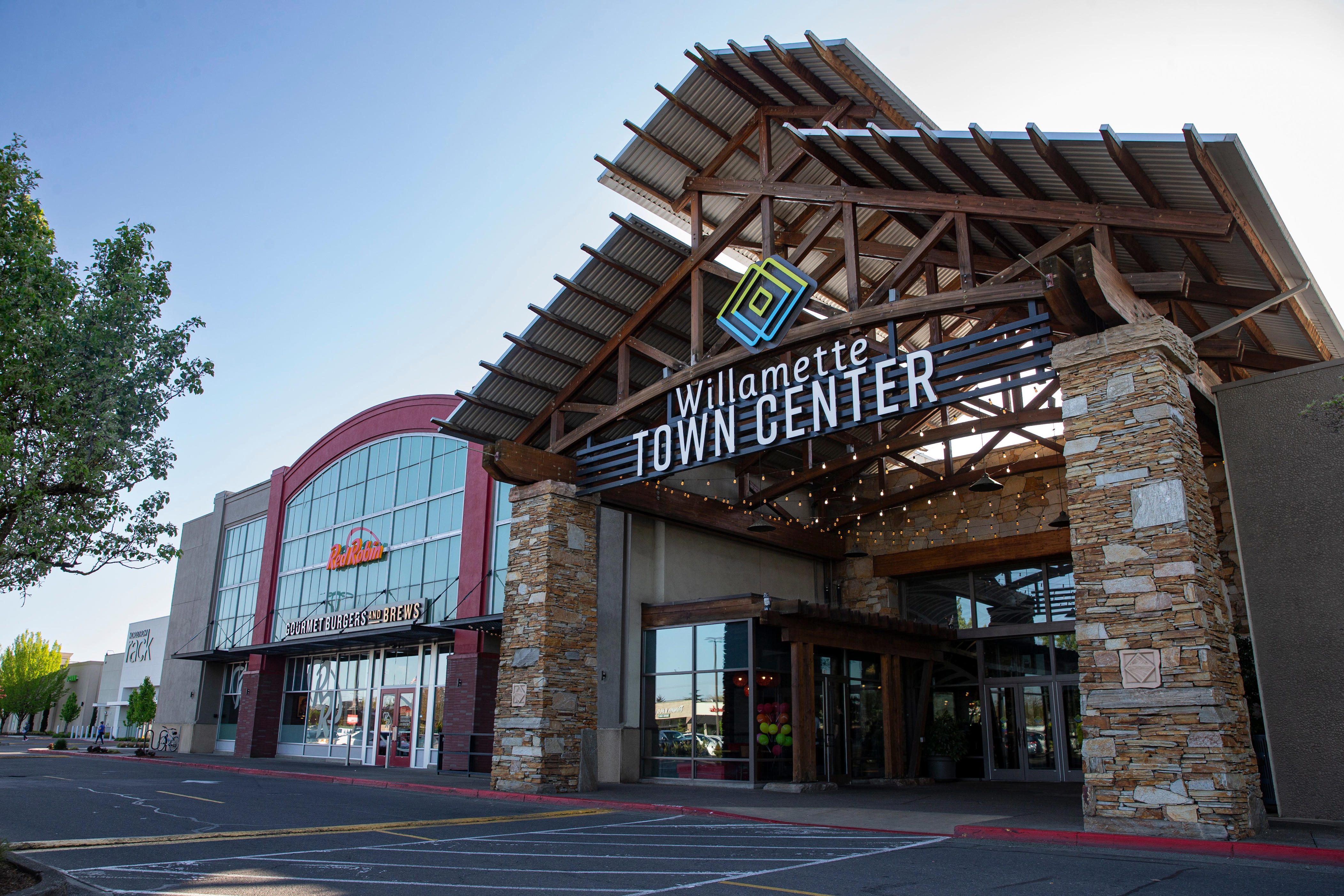 Salem police investigate bomb threat at Willamette Town Center