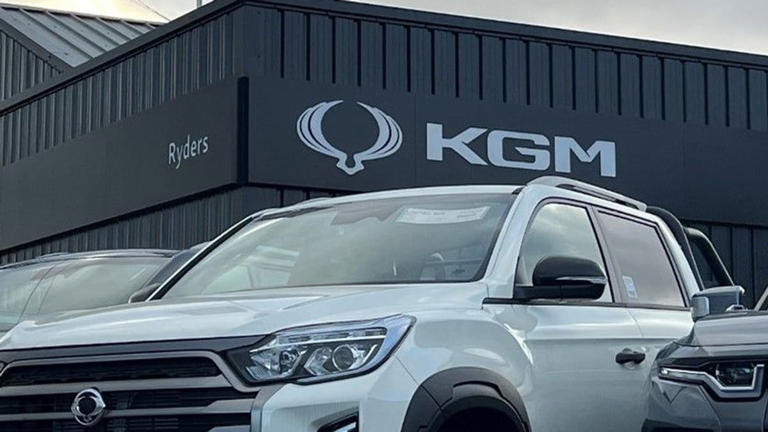 SUV-Vergleich: KGM Tivoli Nomad schlägt Dacia Duster in Preis & Ausstattung