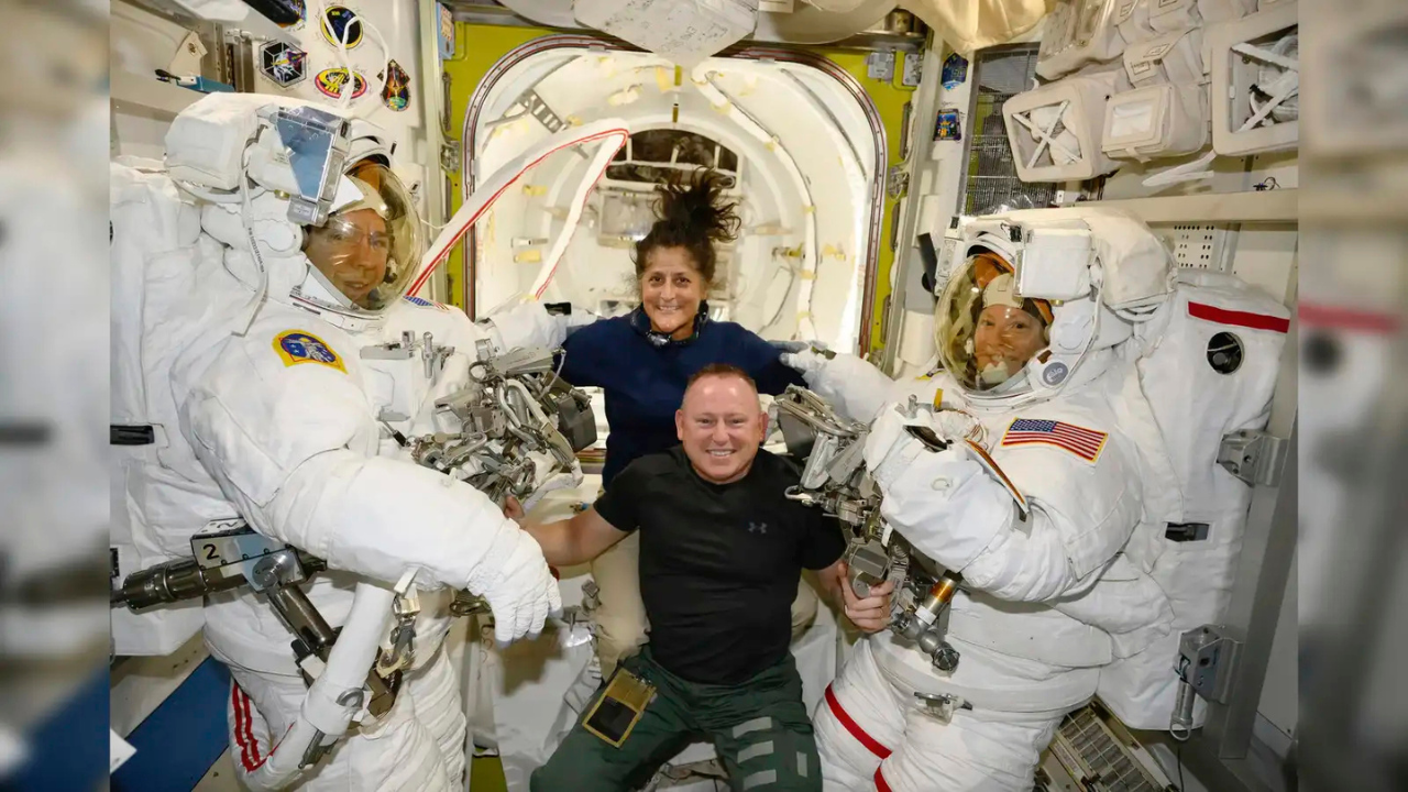 How astronauts live in the International Space Station and what space ...