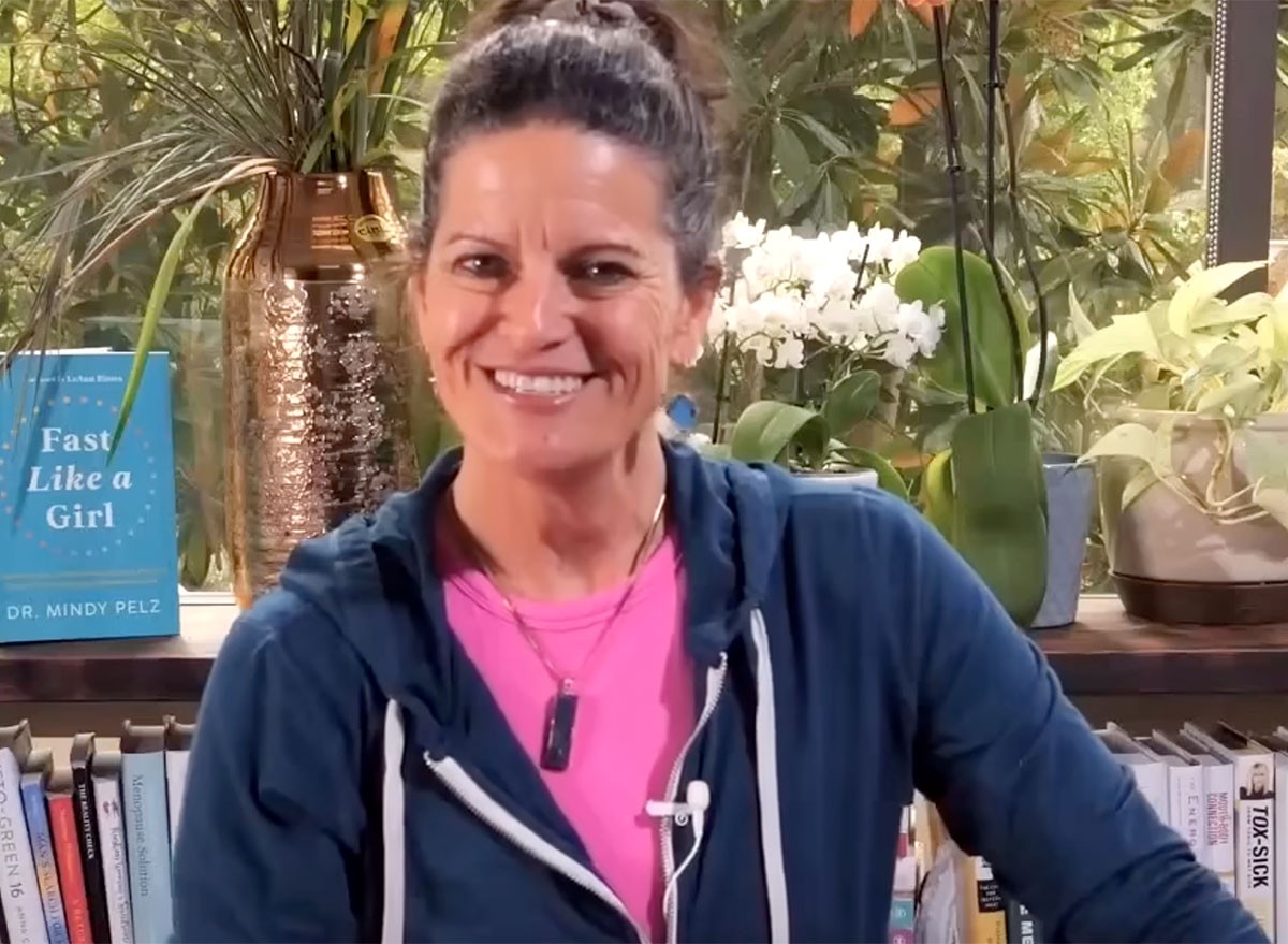 I’m a Doctor and These Are 4 Red Flags You're Eating Too Many Carbs