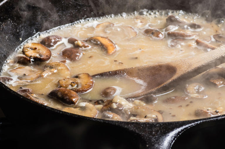 15 things you should never, ever eat at a restaurant