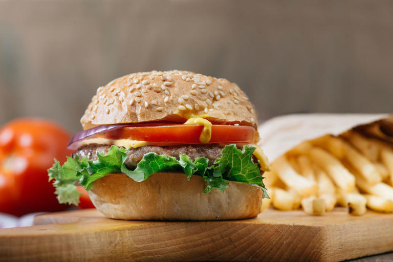 15 things you should never, ever eat at a restaurant