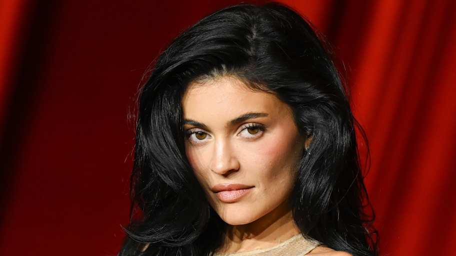 Kylie Jenner Makes Sporty Glam Effortless in All-Black Sculpting ...