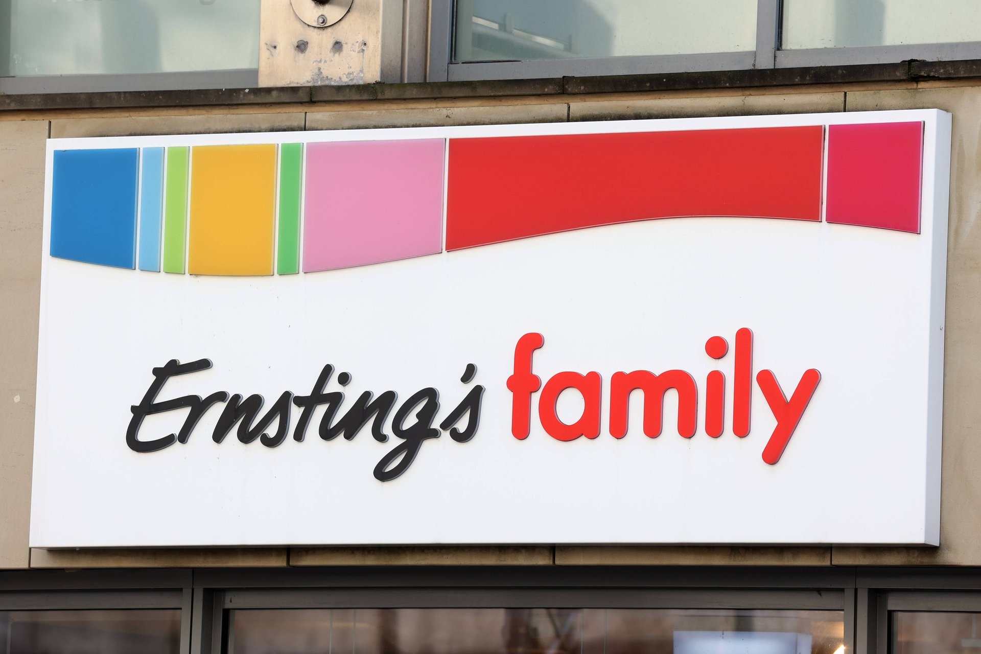 Verspielte Deko: Die Teller in Erdbeer-Form von Ernsting's family ...