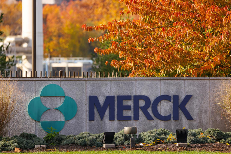 Merck to Spend $1 Billion on New Factory to Make U.S. Supplies of ...