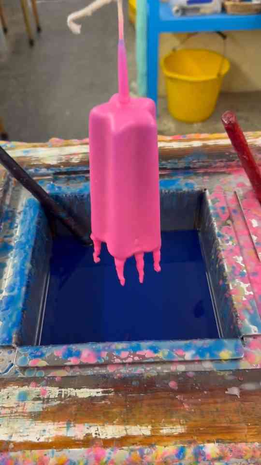 Satisfying Candle Wax Dip with Smooth Texture and Shine