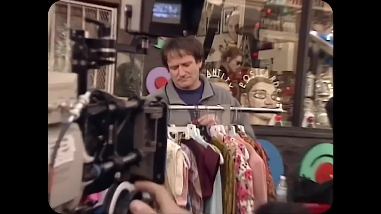 What Makes Robin Williams Irreplaceable As Mrs. Doubtfire