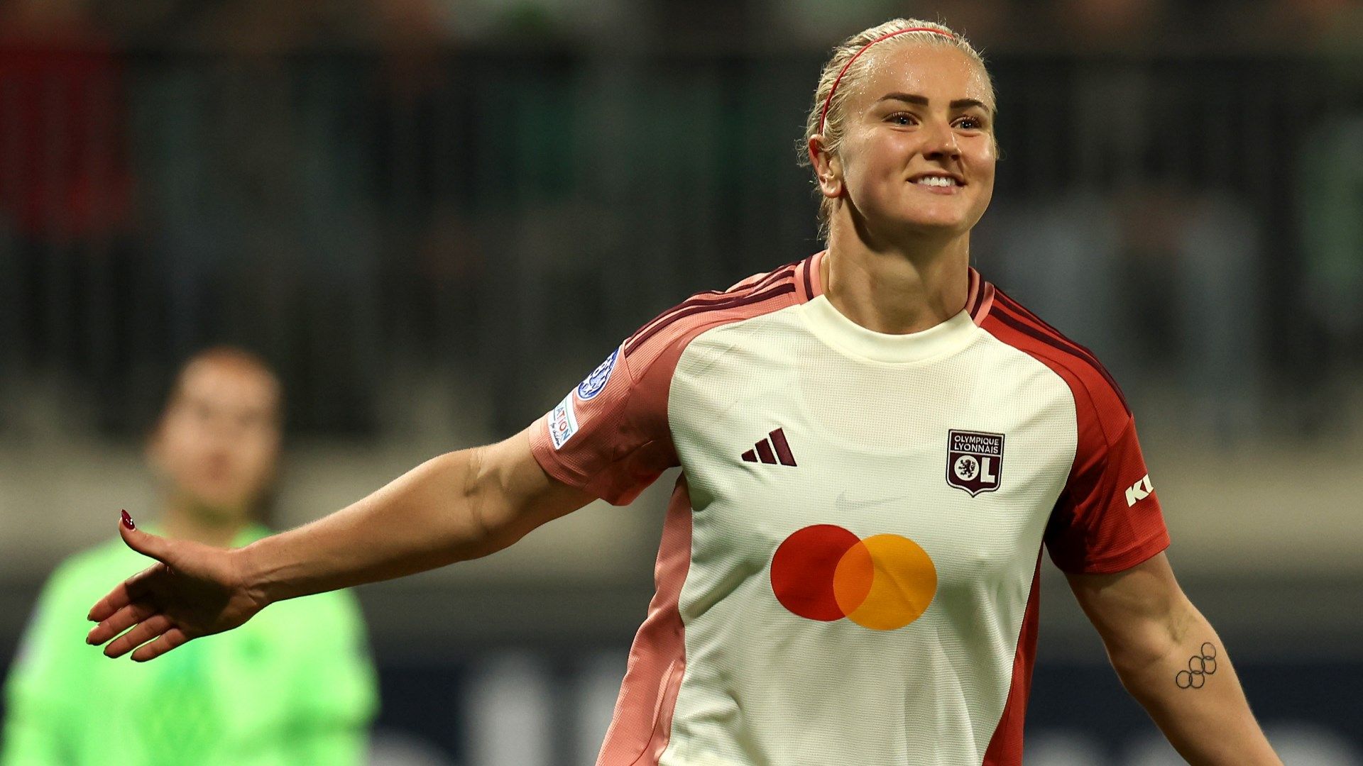 More individual recognition for Lindsey Heaps! USWNT star among winners ...