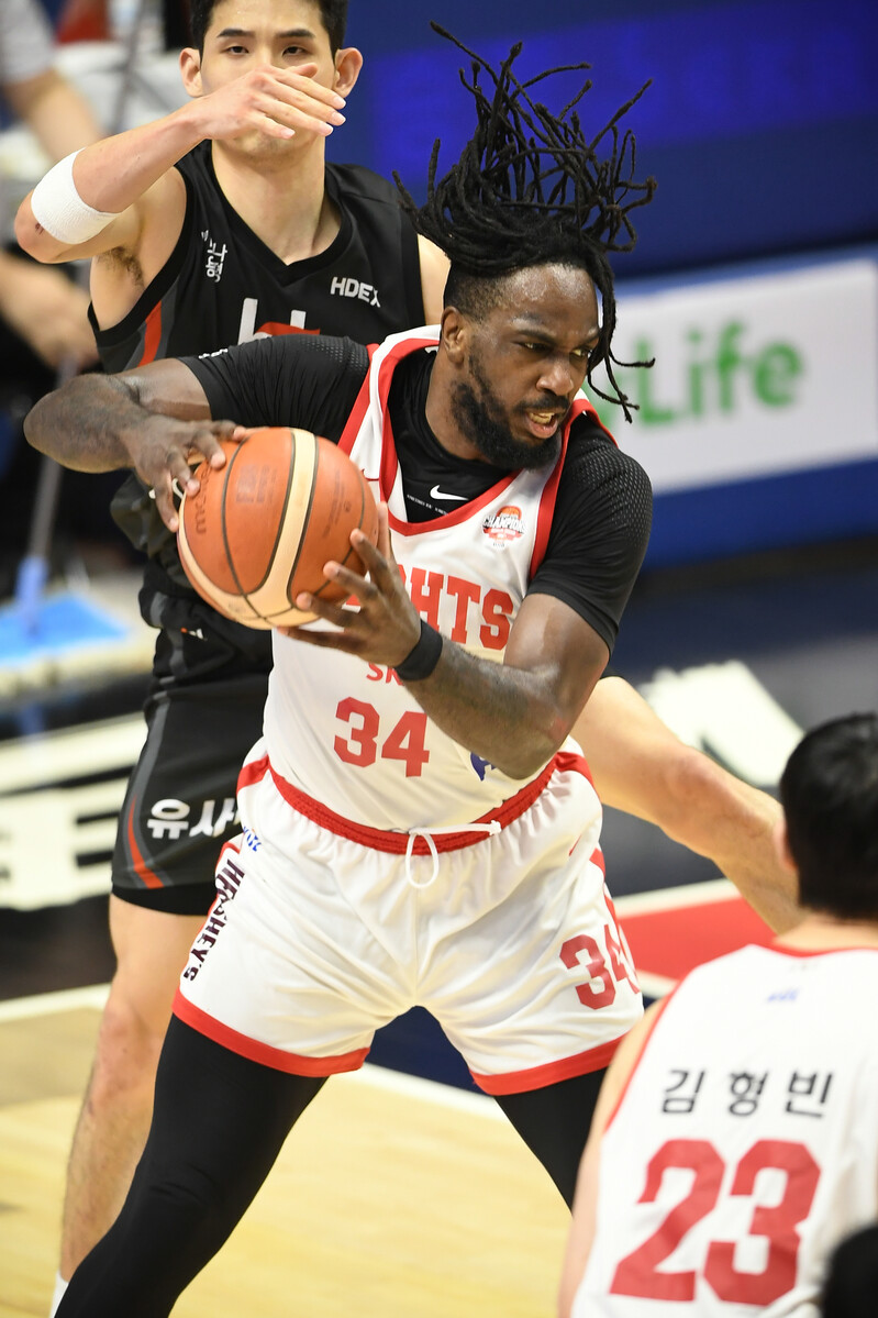 [KBL 4강 PO 리뷰] ‘40P 18R 워니’ SK, KT 제압하고 챔프전 진출